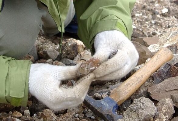 Jobsland -How to Become a Geologist - Jobsland