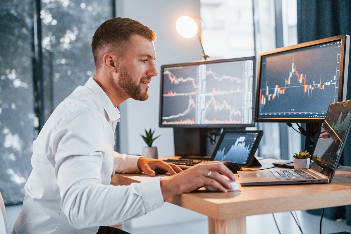 Jobsland -How to become a Stock Broker - Jobsland